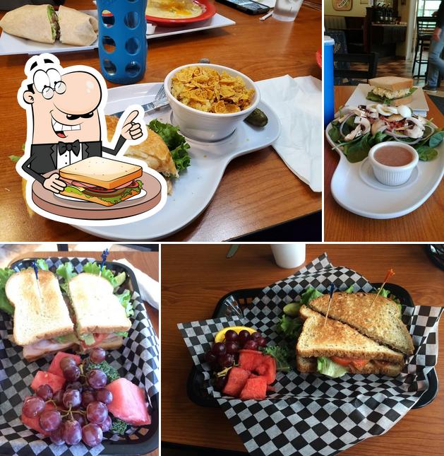 Clark Street Cafe & Bakery in Sullivan - Restaurant menu and reviews