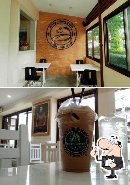Horse House Cafe, Bangkok, 175/ วัด อรุณ 83/3 Prok Arun Alley ...