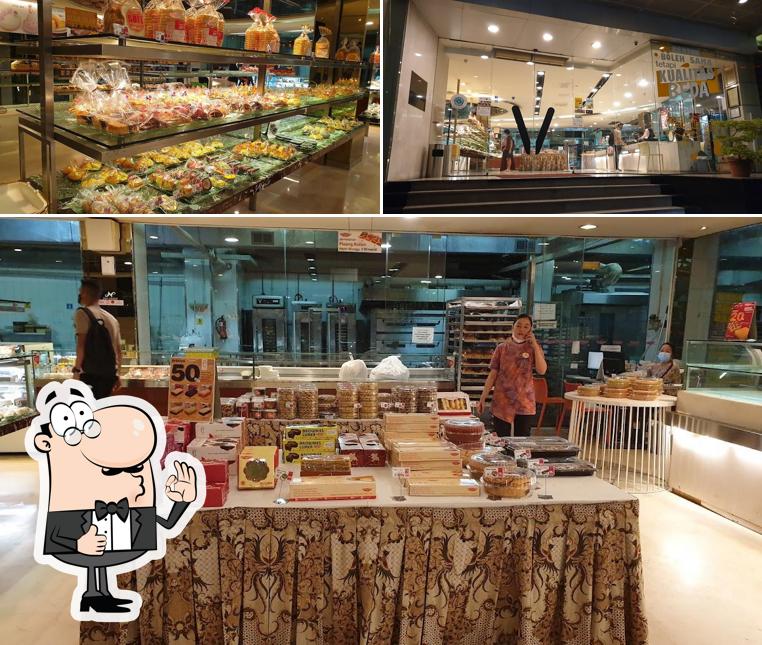 Vanhollano Bakery, Pekanbaru, Jl. Jend. Sudirman No.229 - Opiniones del ...