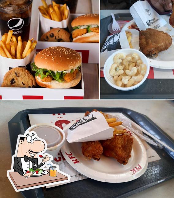 KFC, Premium Outlets Mall, Food Court, Outlet Collection Way in Nisku ...