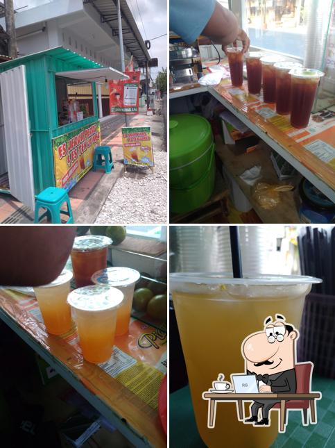 Es jeruk peras dan es teh jumbo 3000, Blitar - Menú del restaurante ...