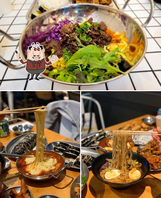 SinJeon K-Street Food (North Melbourne), North Melbourne - Restaurant ...