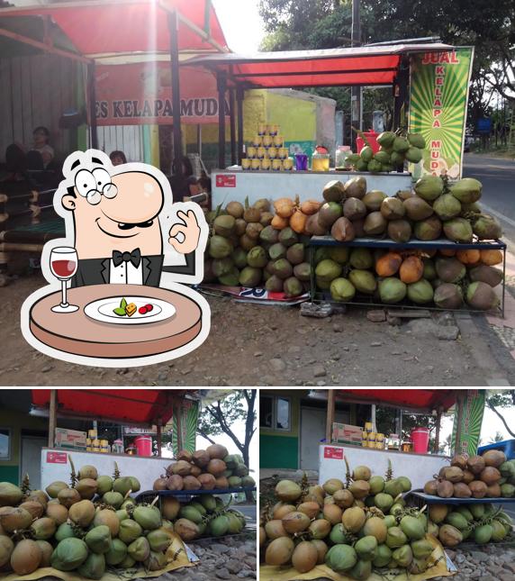 Es Kelapa muda & Kelapa muda desserts, Cianjur - Restaurant reviews