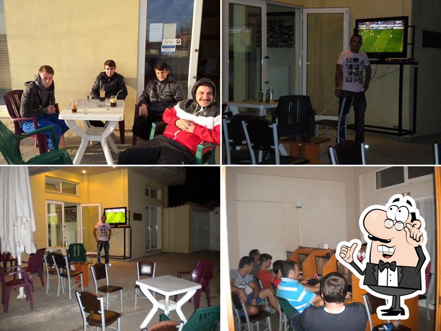Cafe Kemo, Sapes