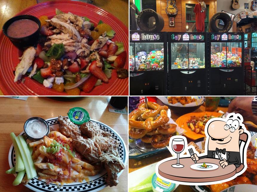 Quaker Steak & Lube, Pinellas Park - Restaurant menu, prices and reviews