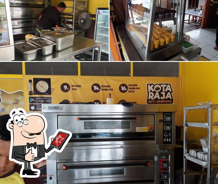 Roti Gembong Kota Raja, Sidorejo - Restaurant reviews