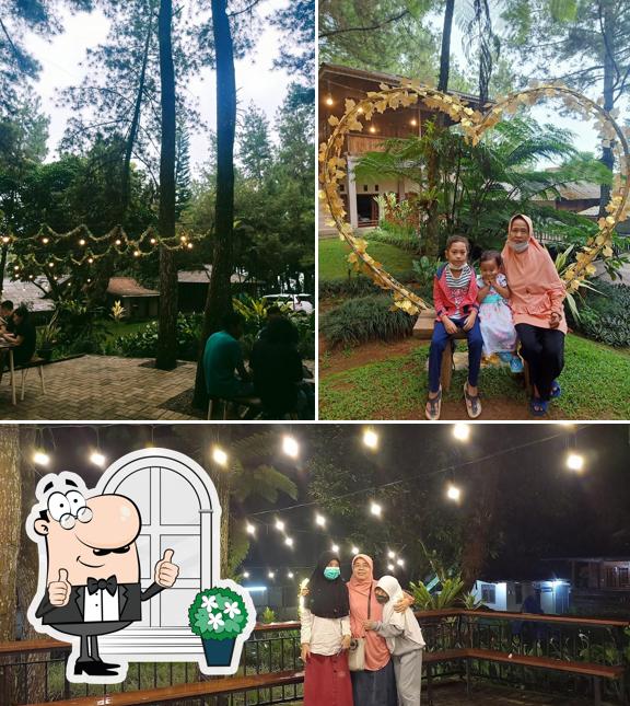 Riyadh Cafe, Indonesia - Restaurant reviews