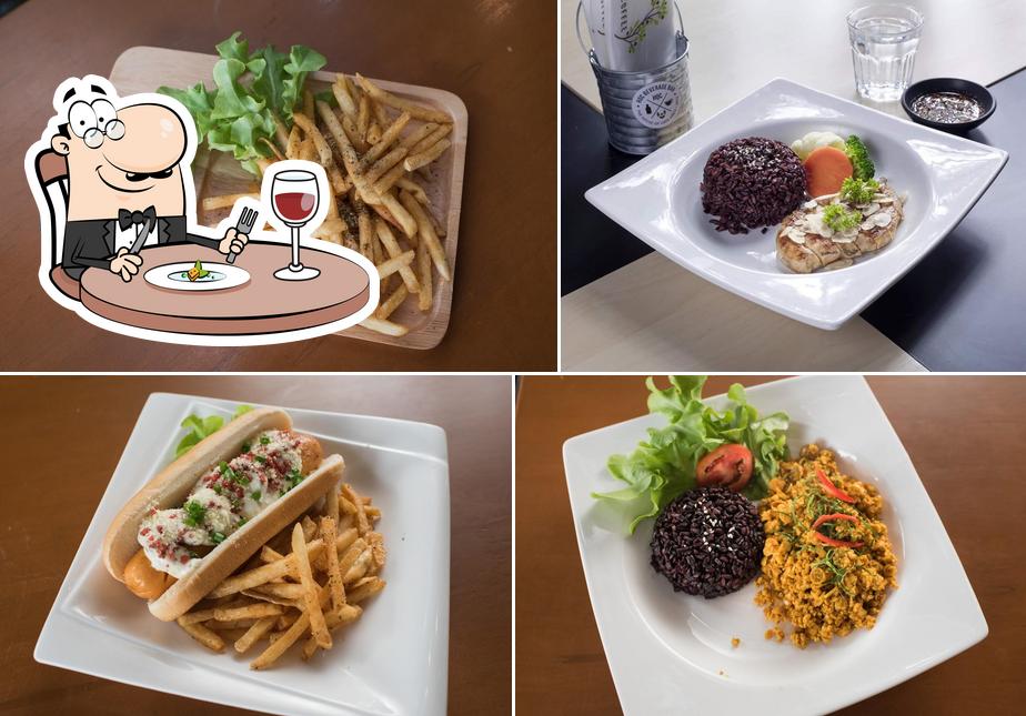 House of Clean Food restaurant, Bangkok, 281 3 Sutthisan Winitchai Rd ...