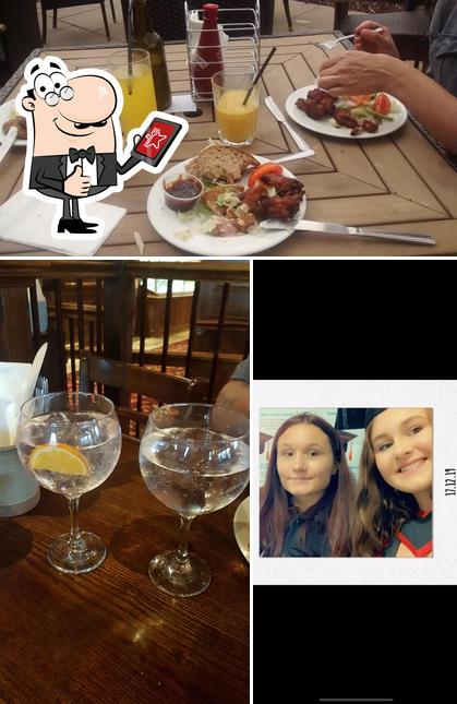 The Cedar Tree, Cardiff - Restaurant menu, prices and reviews