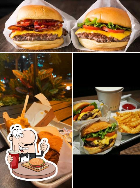 Shake Shack Chicago Athletic Association, Chicago - Restaurant menu ...