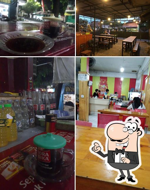 Warkop "Mbénjeng" cafe, Surabaya, MQXG+R8P - Restaurant reviews