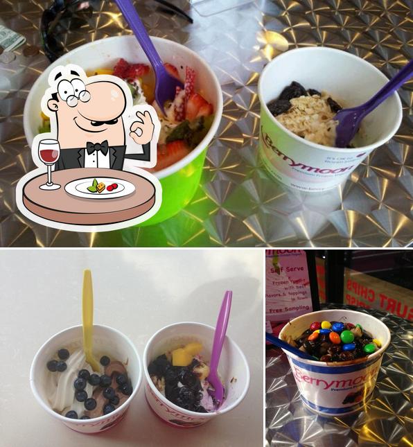 Berrymoon, 111 W North Ave in Chicago