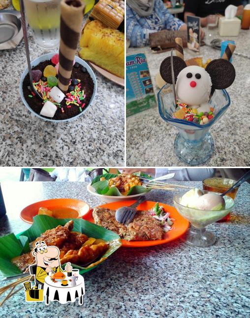 Ice Cream Ria cafe, Medan - Restaurant reviews