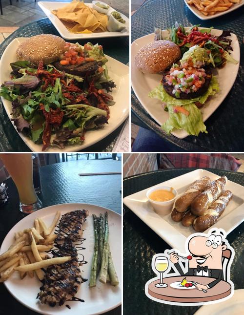 Max & Erma's, CINCINNATI AIRPORT Terminal 3 Concourse, 3087 Terminal Dr ...