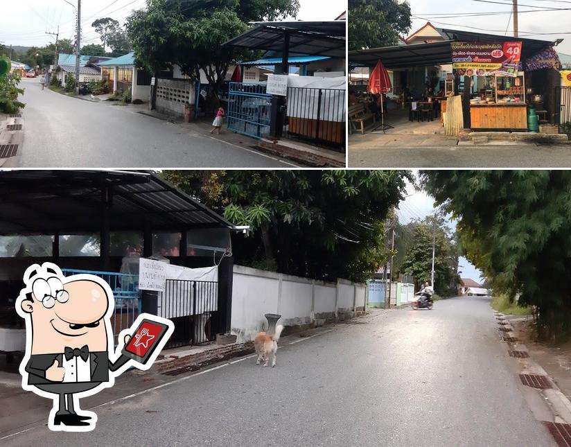 ก๋วยเตี๋ยวไก่ตุ๋นมะระบุฟเฟต์ หลังวัดบ้านฉาง restaurant, Ban Chang ...