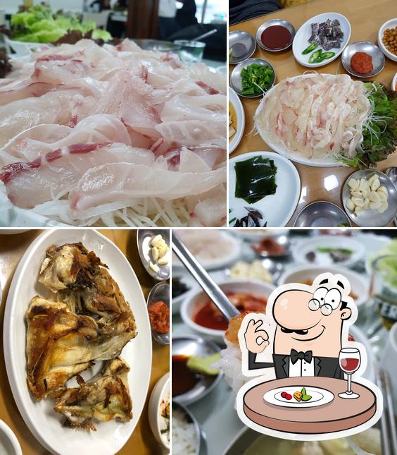 Busan Specialty Raw Fish Restaurant, Busan, 55-1 Jagalchihaean-ro ...