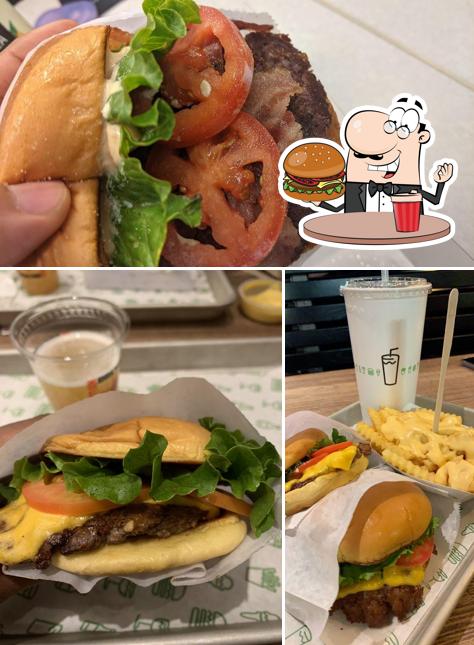 Shake Shack, 185 N Morgan St in Chicago - Restaurant menu and reviews