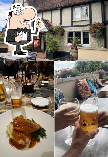 The Crown, 2 High St in Henlow - Restaurant reviews