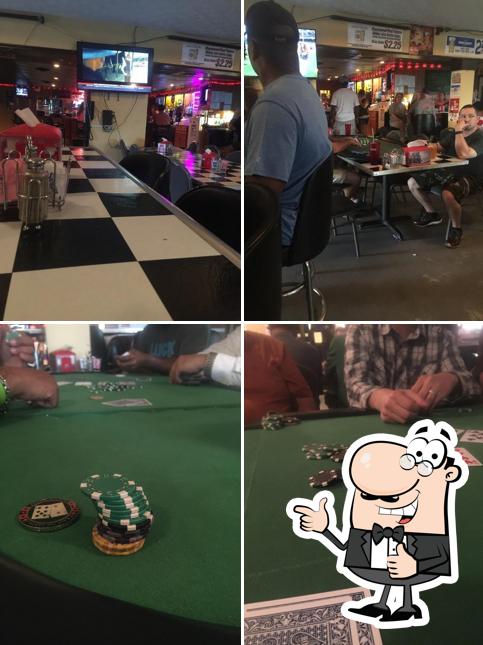 Checkered Flag Tavern in Hampton - Restaurant reviews