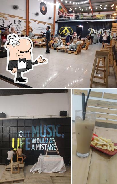 MOOD BOOSTER CAFE, Karawang - Restaurant reviews