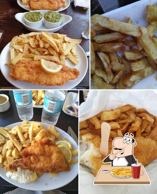 Yates Fish Bar restaurants in Walton on the Naze, summer 2024 ...