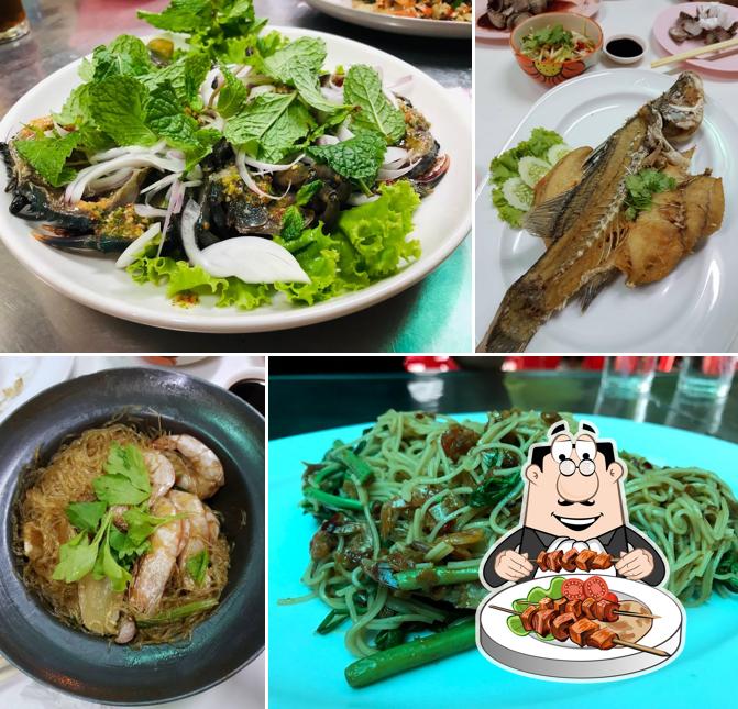 Moo Hun Song Pee Nong, Bangkok - Restaurant menu, prices and reviews