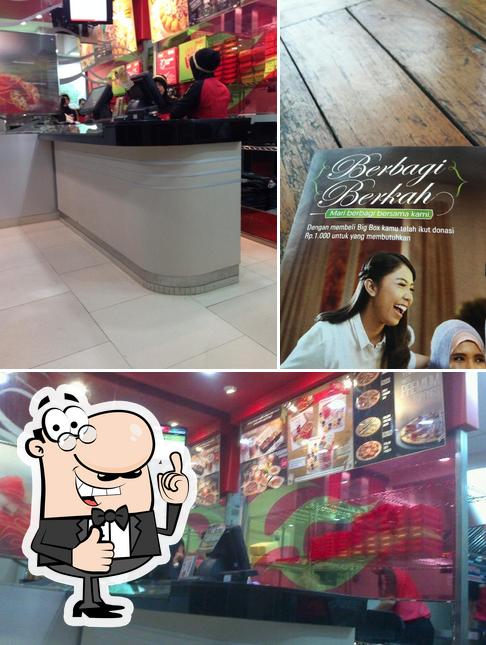 McDonald's Villa Tomang Baru Kutabumi, Kuta Baru - Restaurant reviews
