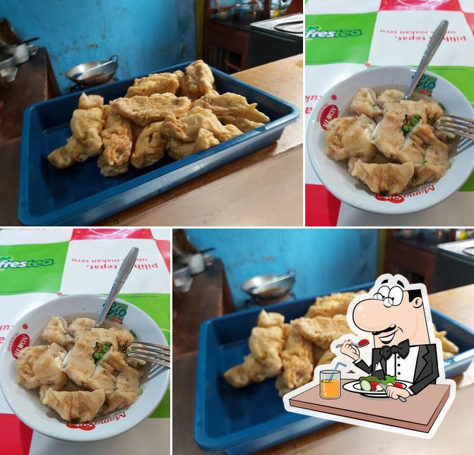 Bakso Lotus Padasuka cafe, Bandung, Jl. Padasuka No.44 - Restaurant reviews