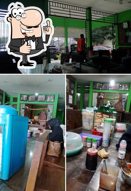 Soto Ayam Pak Man restaurant, Semarang, Jl. Perintis Kemerdekaan No.295 ...