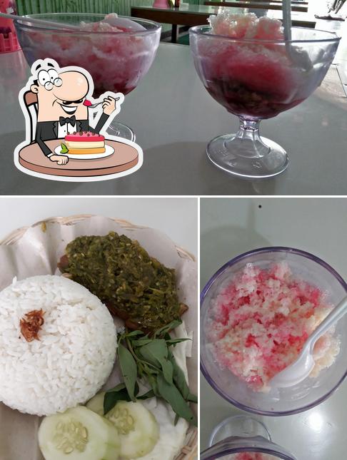 Ayam Thutuk Mas Tole (TMT) & Es Pisang Ijo restaurant, Indonesia ...