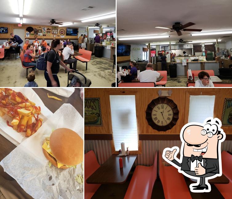 Sheila C's Burger Barn, Auburn - Restaurant menu, prices and reviews