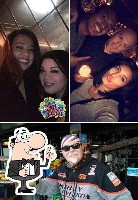 Broadway Bar, 830 S Broadway in Los Angeles - Restaurant menu and reviews