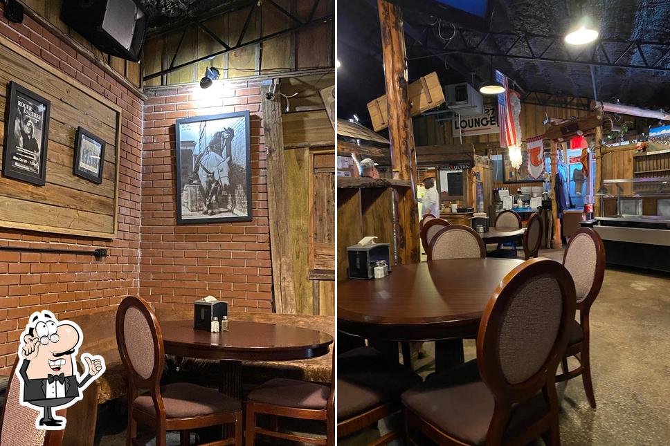 Holton Still Sports Bar & Grill in Perry - Restaurant reviews