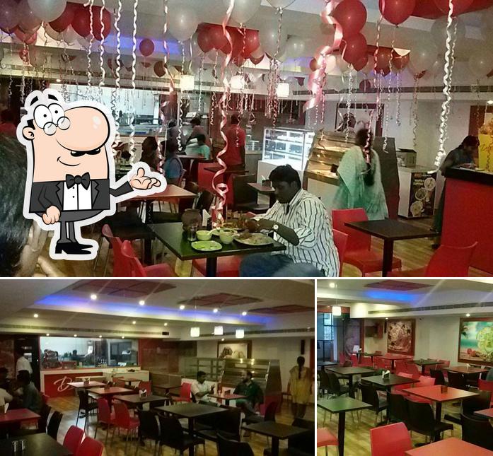 Demos Food Court, Visakhapatnam, M6M3+RCC - Restaurant reviews