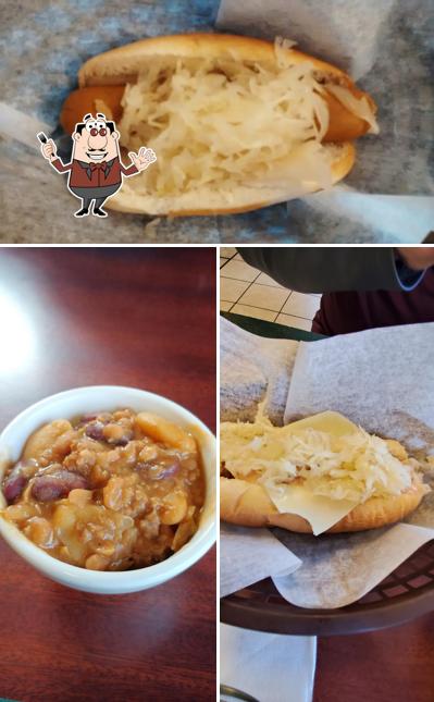 Dog Daze Gourmet Hot Dogs in Canton - Restaurant menu and reviews