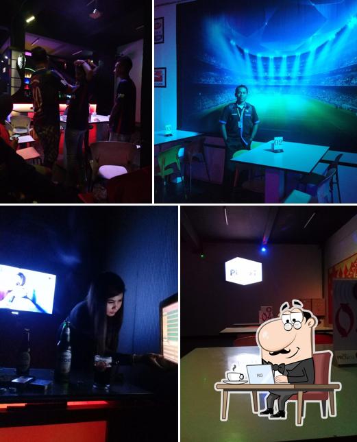 SING STATION club, Atambua - Restaurant reviews