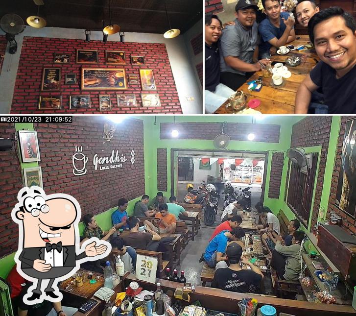 Warkop Lumpang Kayu cafe, Surabaya - Restaurant reviews