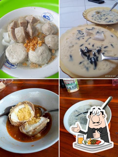 Bakso Gepeng Dan Es Dawet Ireng "NARUTO" restaurant, Semarang ...