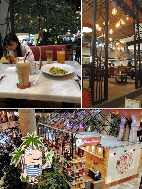 Pancious Pakuwon Mall cafe, Surabaya - Restaurant reviews