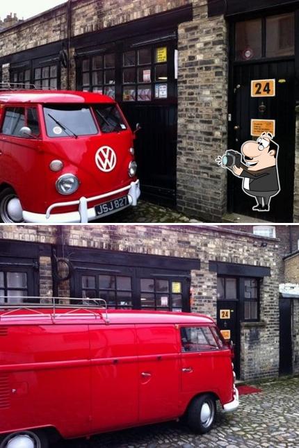 Internet Cafe 247, 24 Albert Mews, Kensington in London