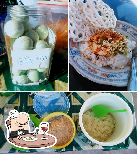 Pecel Kediri MEWAH "MEpet saWAH" restaurant, Kepung - Restaurant reviews