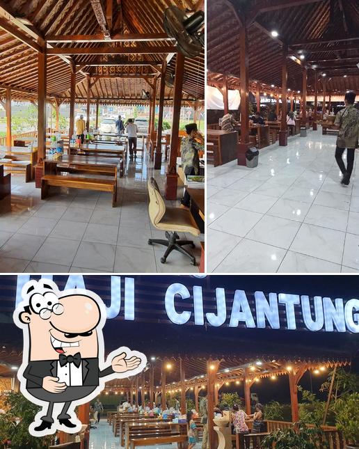 Rumah makan Ibu Haji Cijantung IHC Rest Area 379A restaurant, Gringsing ...