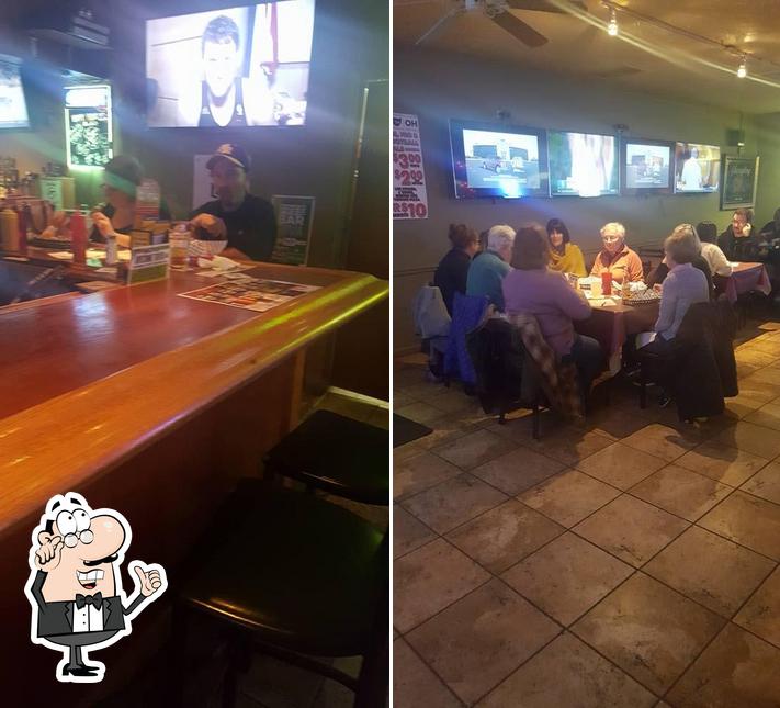 Mr Divots Queen, 13393 York Rd in North Royalton - Restaurant menu and ...