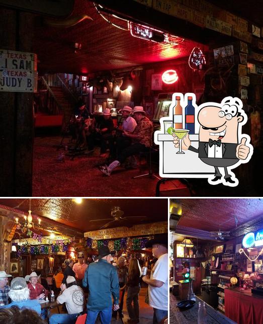 Arkey Blue's Silver Dollar in Bandera - Restaurant reviews