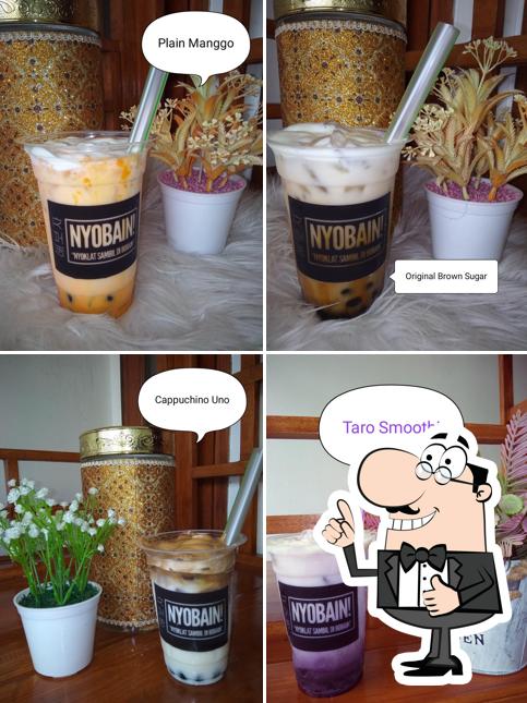 Es Kekinian " NYOBAIN " cafe, Benda