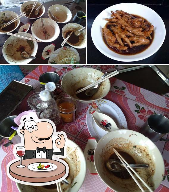 ก๋วยเตี๋ยวเรือ ป้าแป๋ว restaurant, Tha Luang
