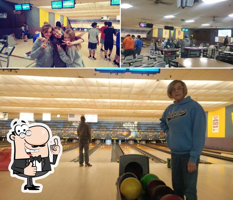 Comet Bowl in Charles City - Restaurant reviews