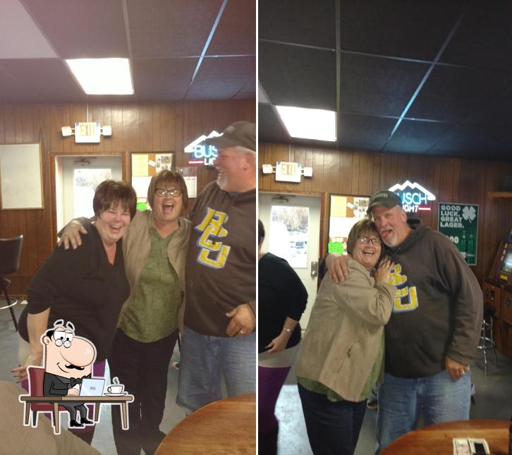 Woodzy's Bar & Grill, Buck Grove - Restaurant menu, prices and reviews