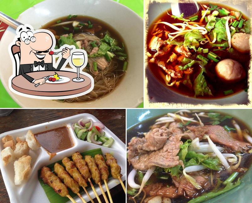ก๋วยเตี๋ยวเนื้อไผ่ทอง, Pak Kret - Menú del restaurante, precios y reseñas