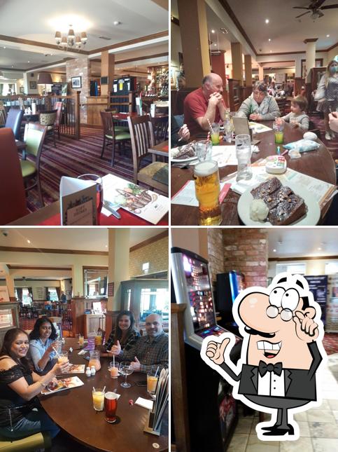 Robins Farm - Farmhouse Inns in Swindon - Restaurant menu and reviews